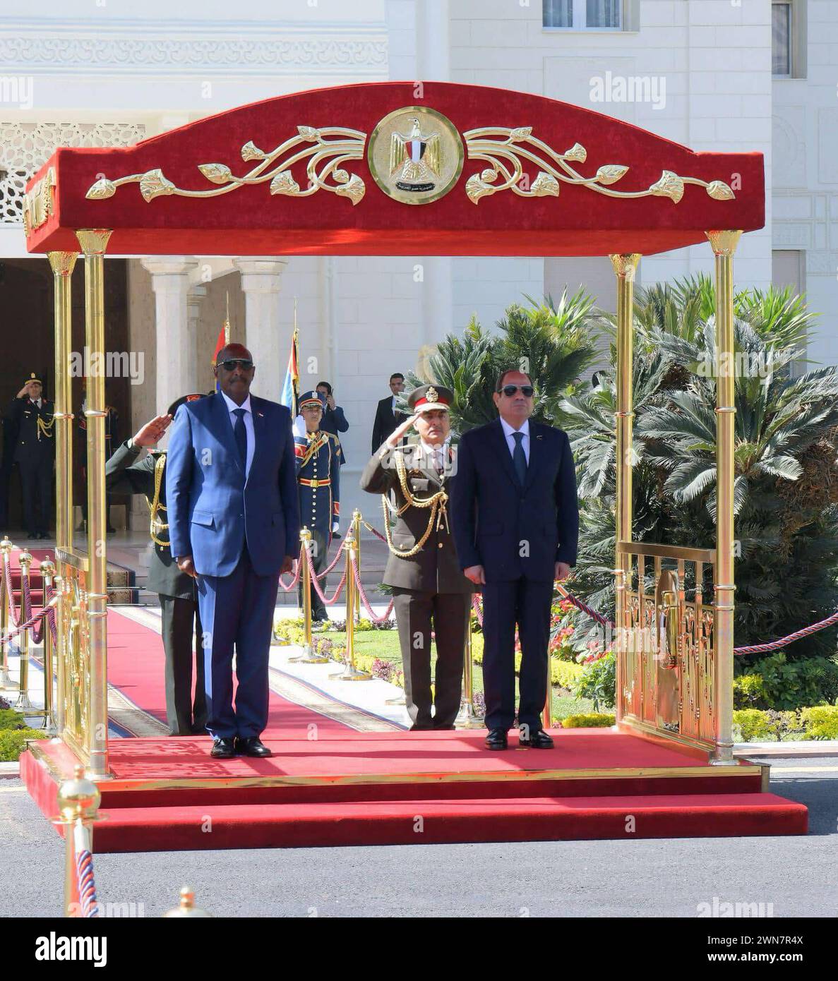 Egyptian President Abdel Fattah Al-Sisi receives Lieutenant General ...