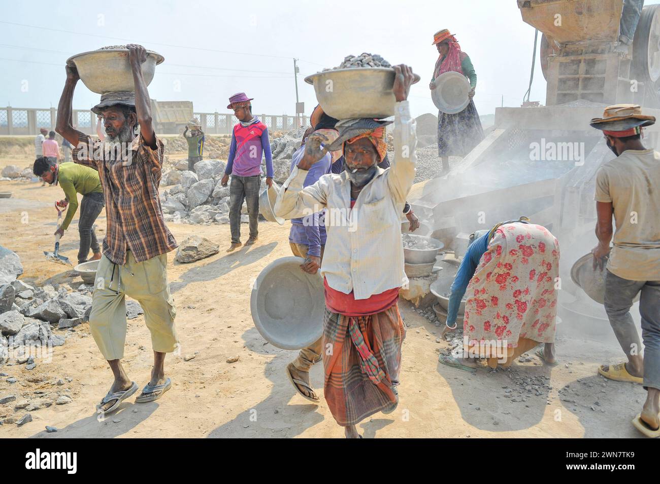 Stone workers hi-res stock photography and images - Alamy