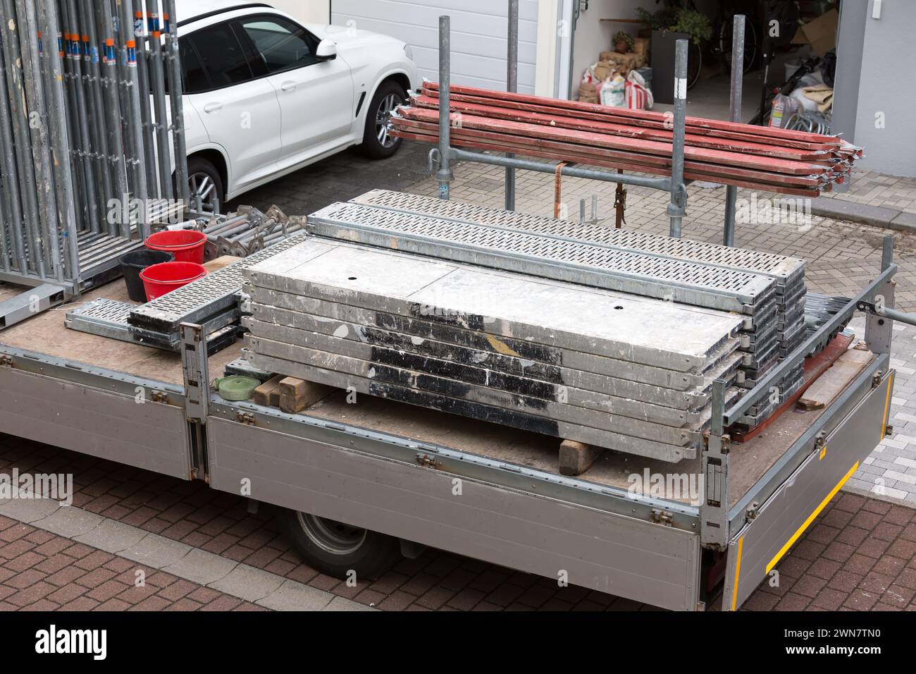 Construction material loading hi-res stock photography and images - Alamy