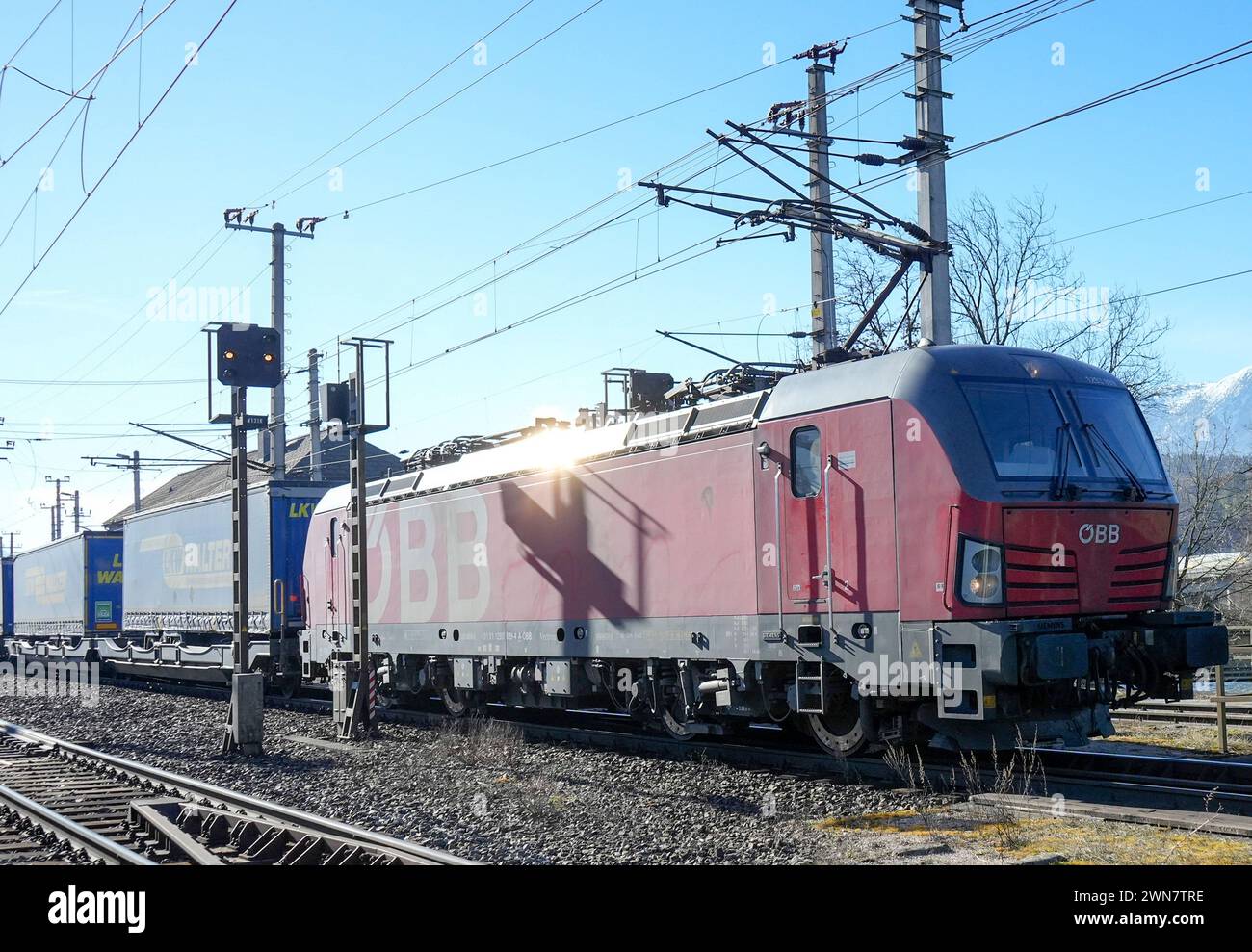 AUT - OESTERREICH, 2024-03-01: VERKEHR SCHIENE - FEATURE ZUG ABFAHRT ...
