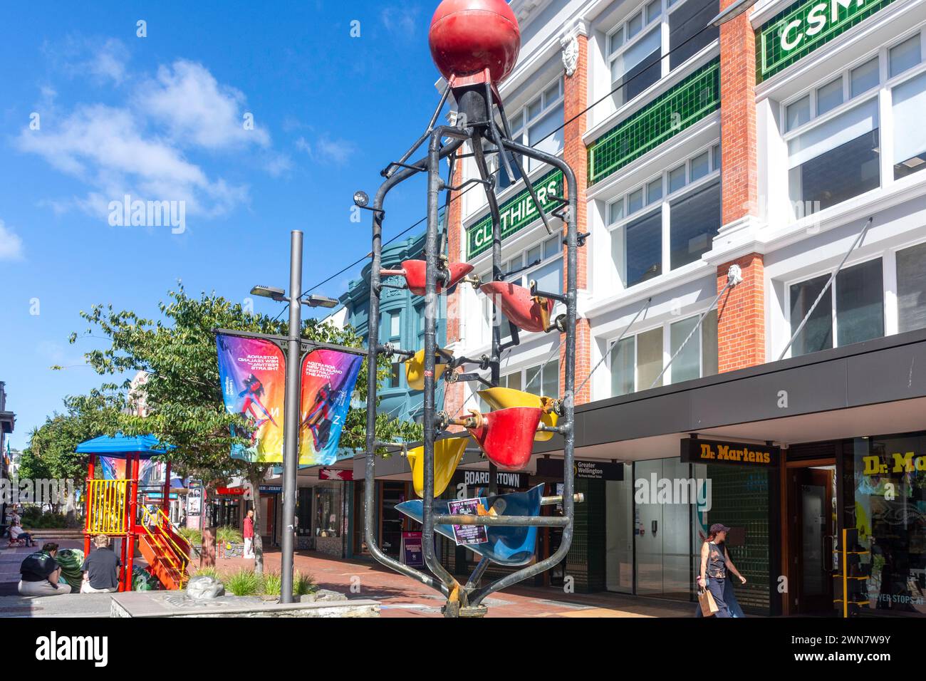 Cuba street bucket fountain hi-res stock photography and images - Alamy