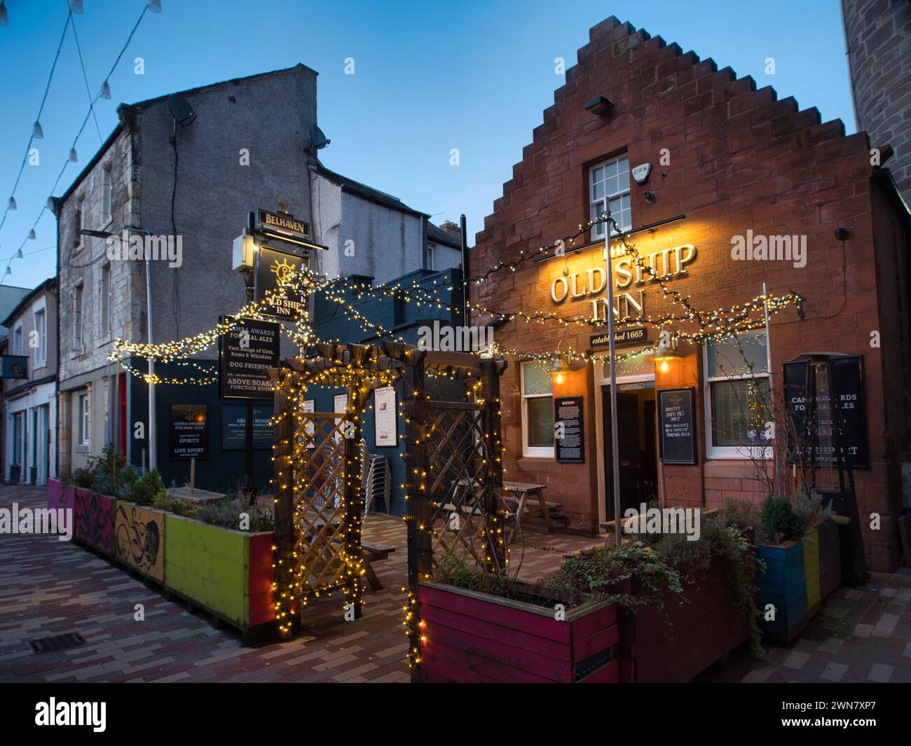 Old ship inn hi-res stock photography and images - Alamy