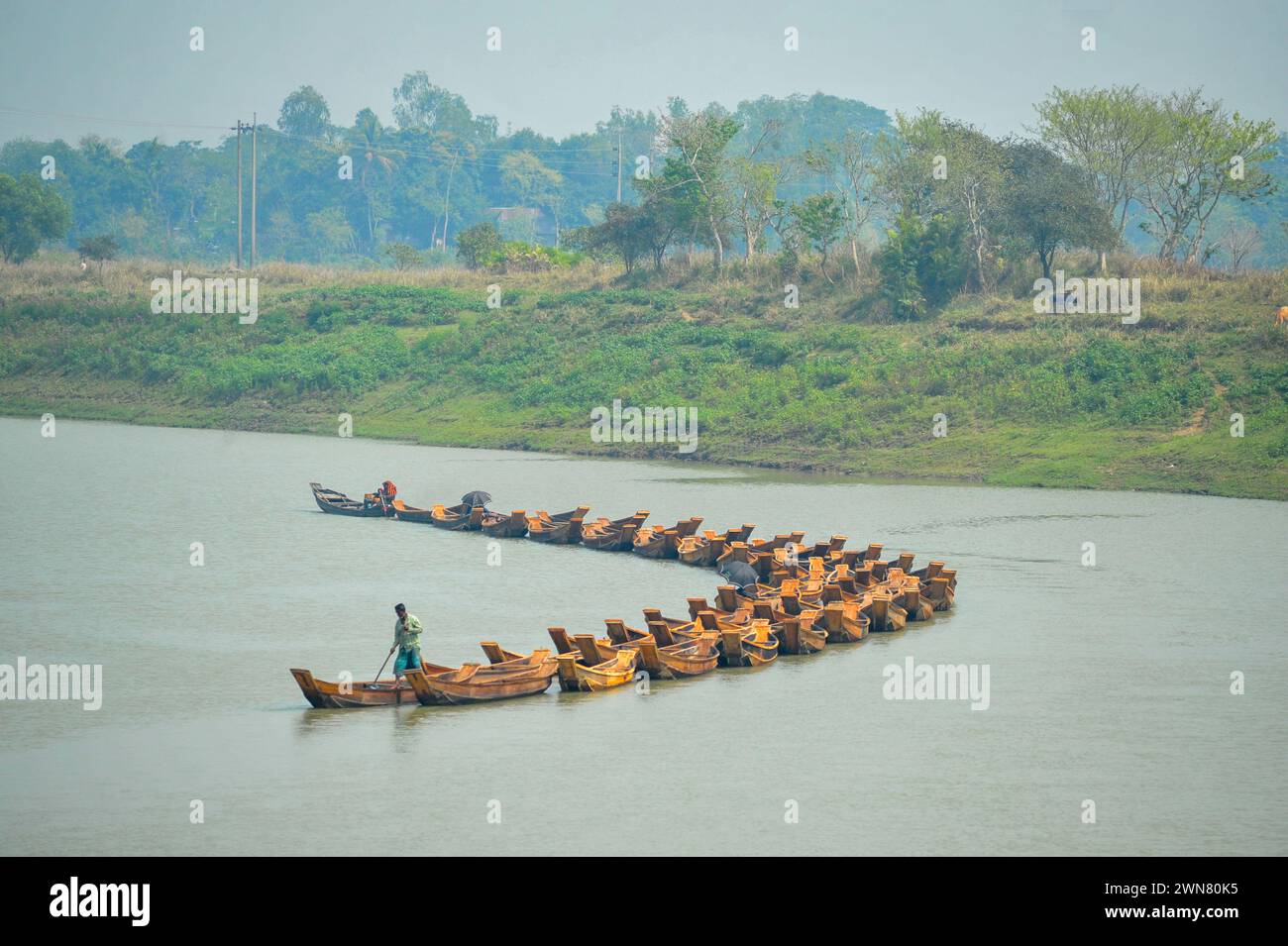 Non Exclusive: February 29, 2024, Sylhet, Bangladesh: Traders are tying ...