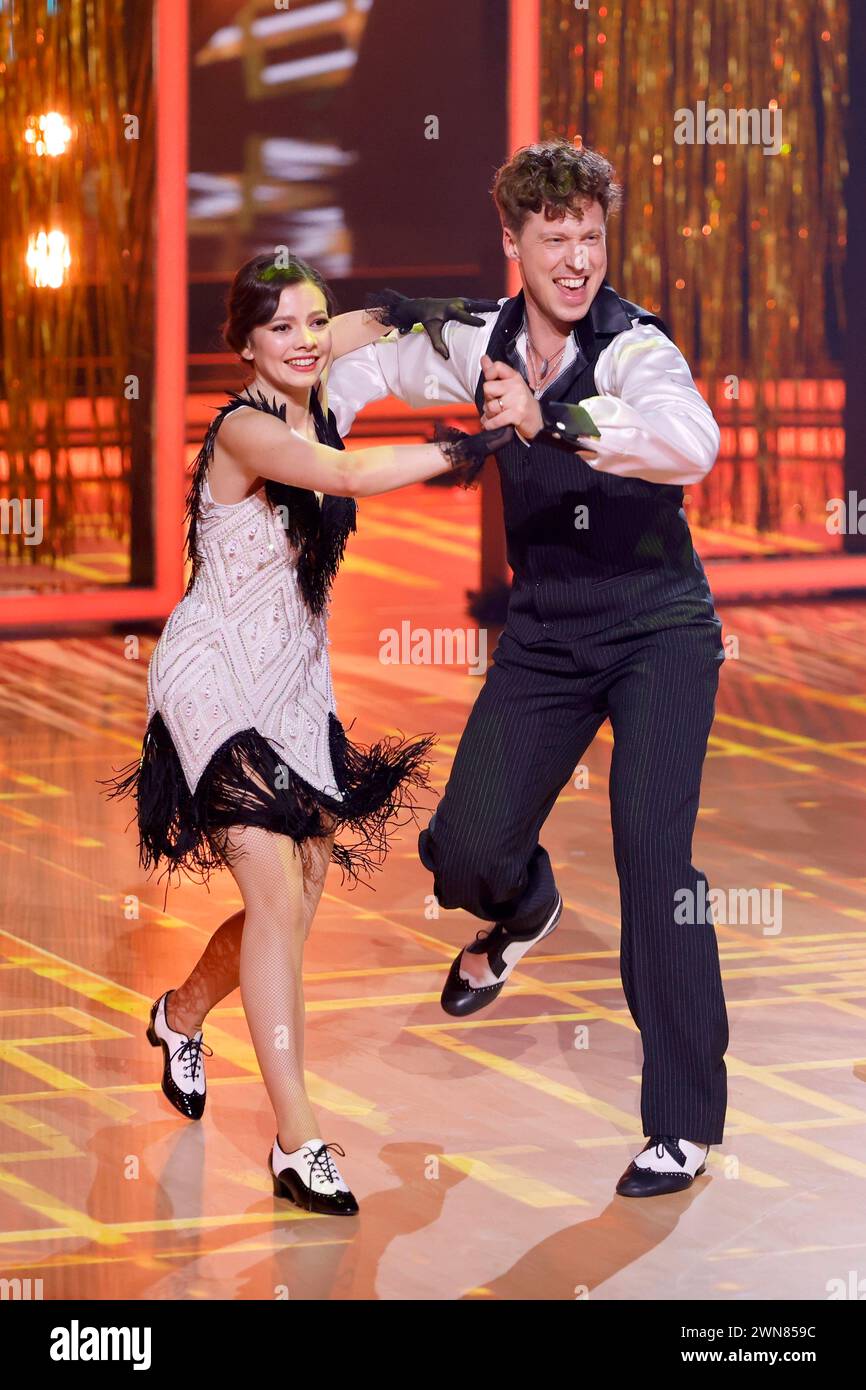 Komikerin Maria Clara Groppler und Tänzer Valentin Lusin bei der 17 ...