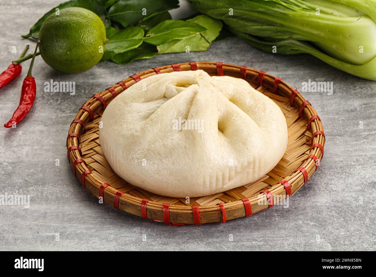 Chinese steamed bun Dim sum with meat Stock Photo - Alamy