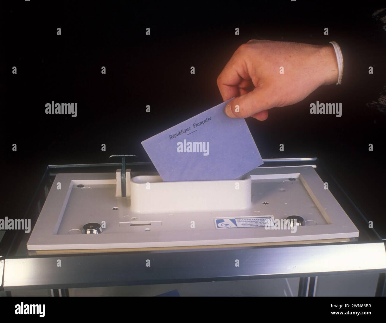 Insert ballot paper hi-res stock photography and images - Alamy