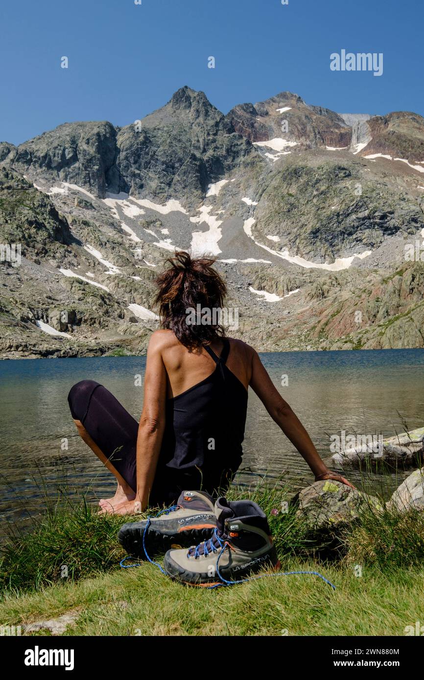 Ibones azules and bachimana alto route hi-res stock photography and ...