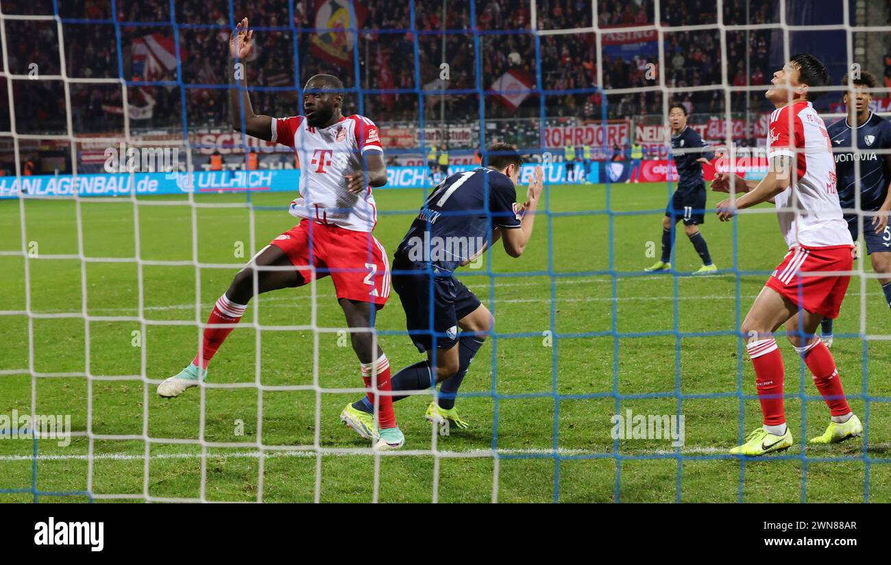 Upamecano bayern red card hi-res stock photography and images - Alamy