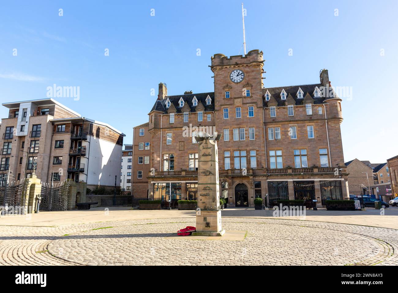 Scottish Merchant Navy Memorial with bronze reliefs and sculptures by ...