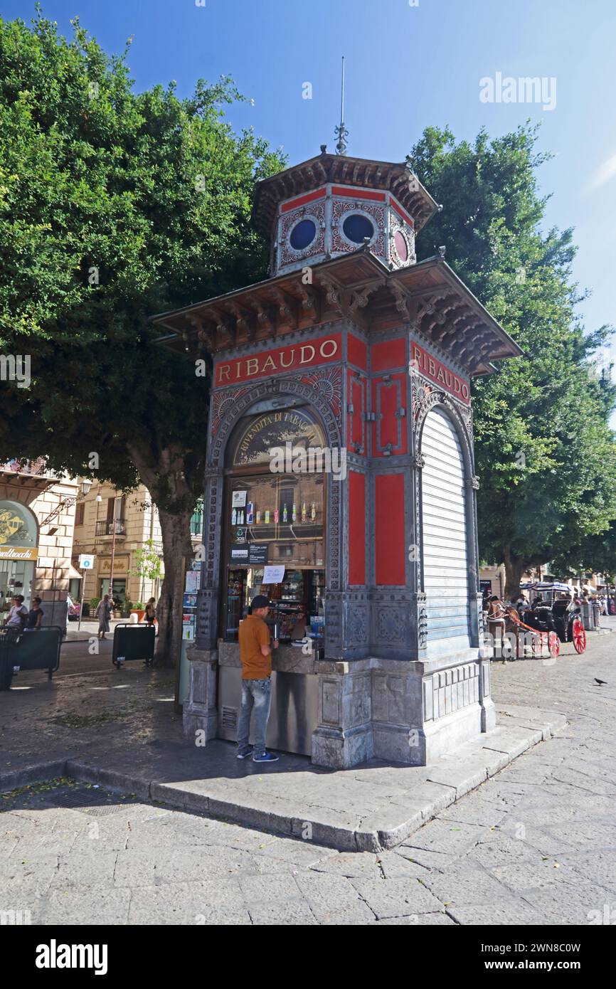 Od fashioned Ribaudo tobacconist kiosk, Palermo, Sicily Stock Photo - Alamy