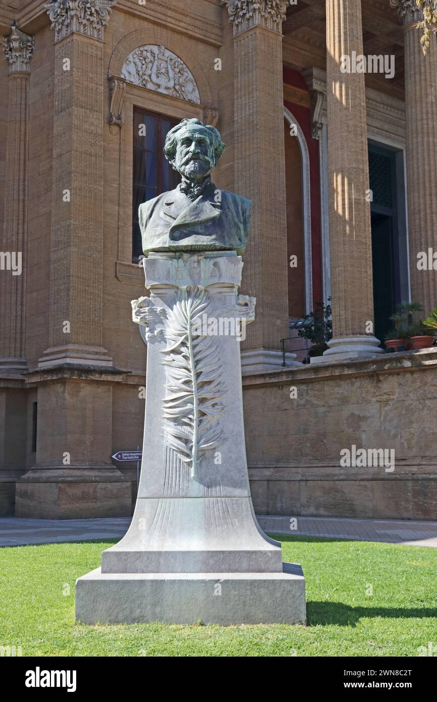 Verdi sculpture hi-res stock photography and images - Alamy
