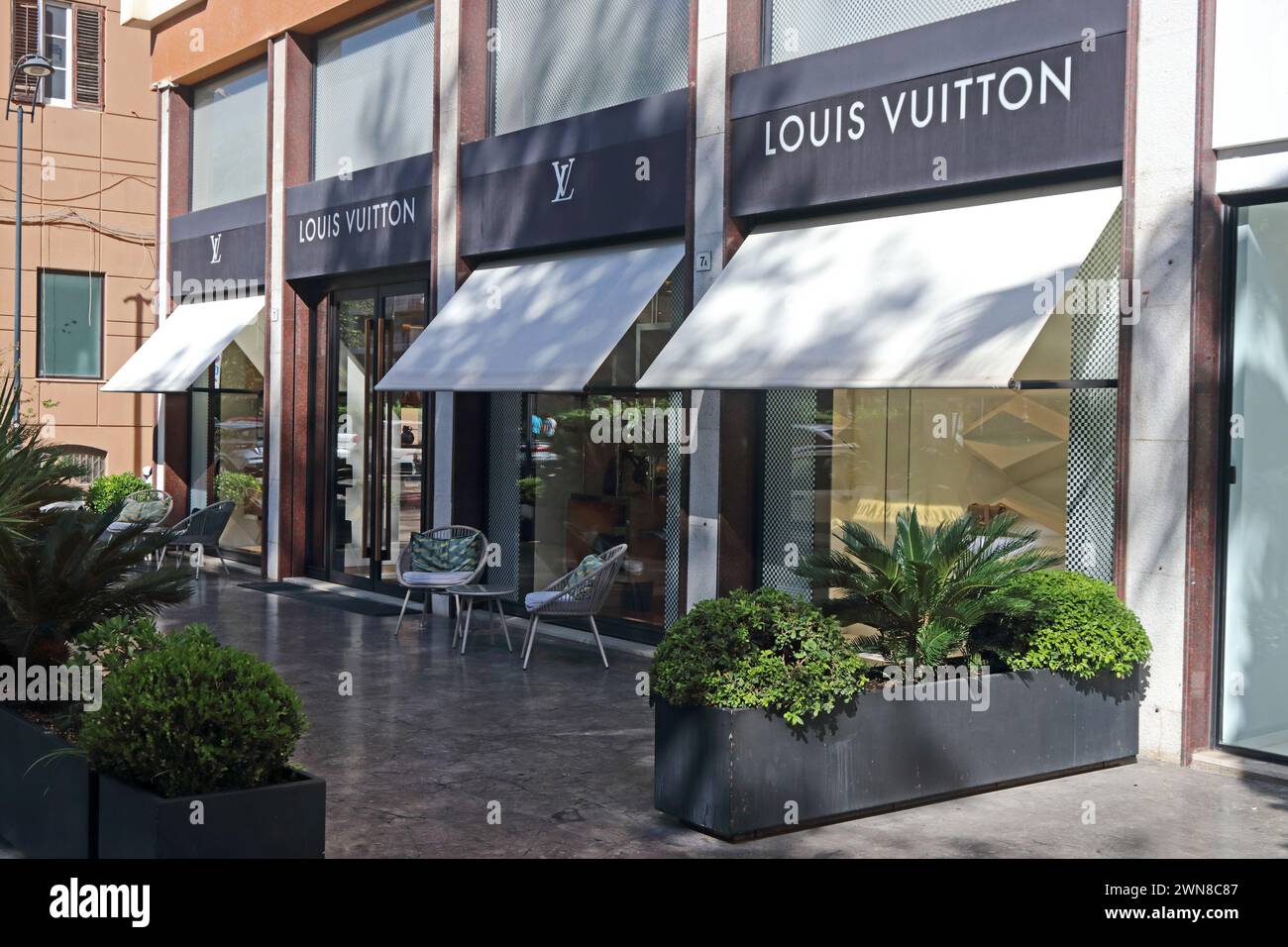 Louis vuitton signs hi-res stock photography and images - Alamy Louis vuitton signs hi-res stock photography and images - Alamy