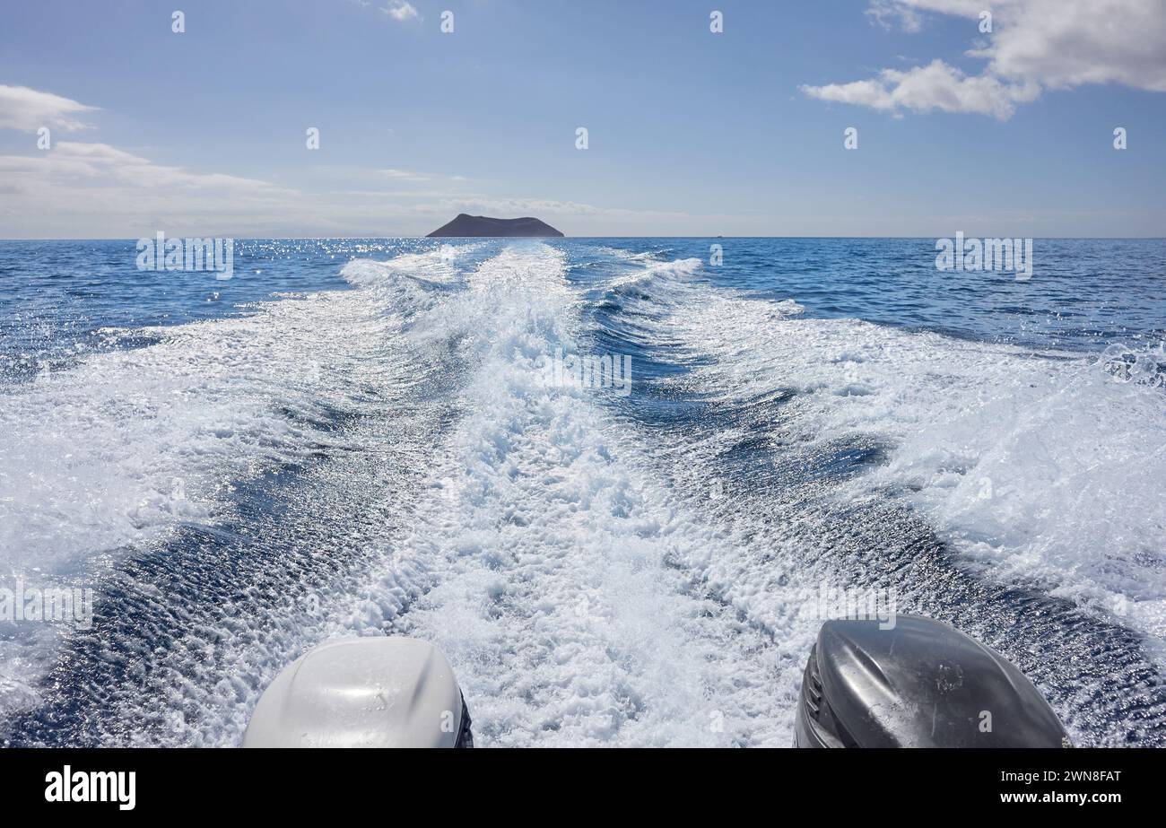 Splashes and waves behind the speedboat, Galapagos National Park ...