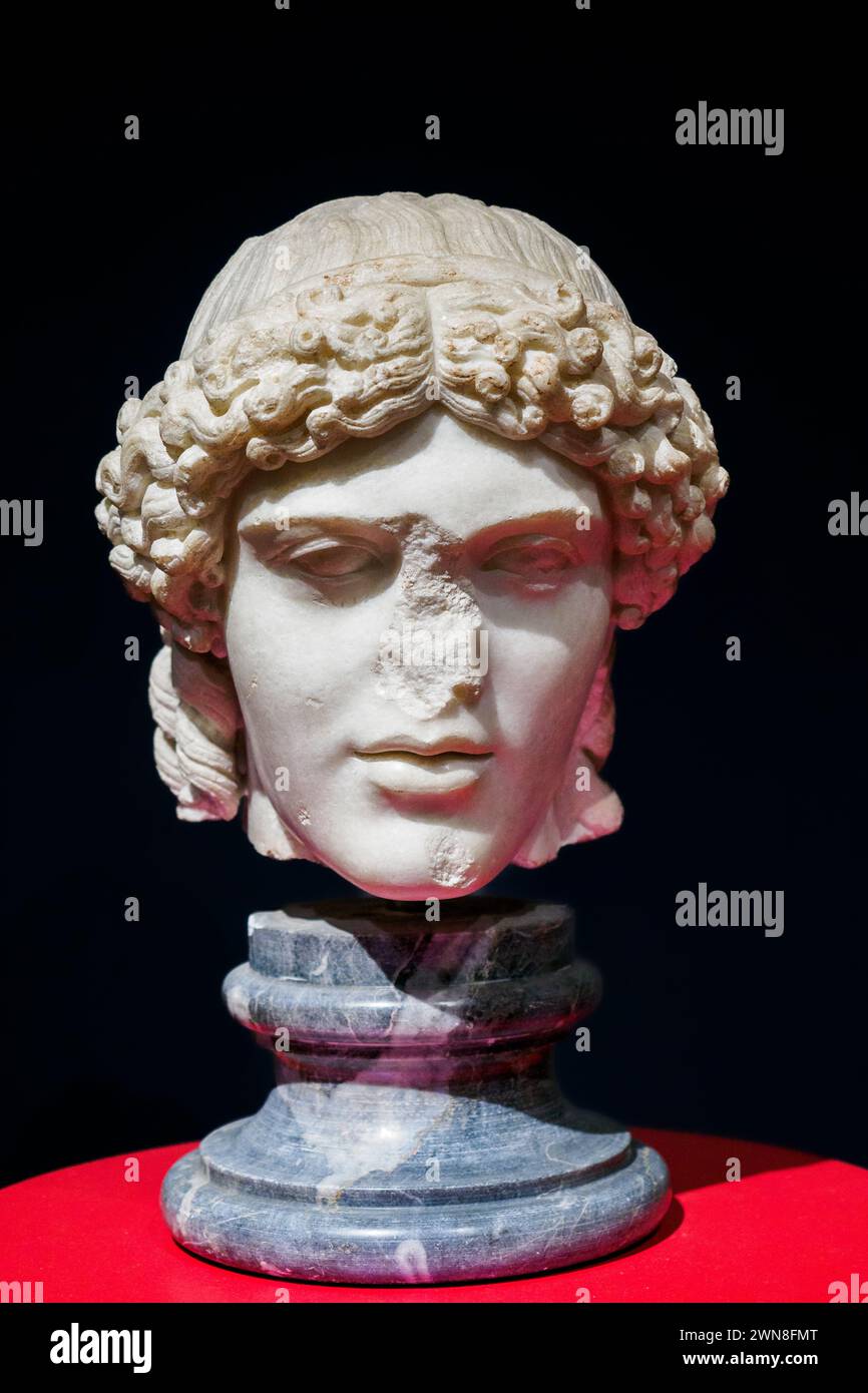 Ancient greek museum artefact hi-res stock photography and images - Alamy