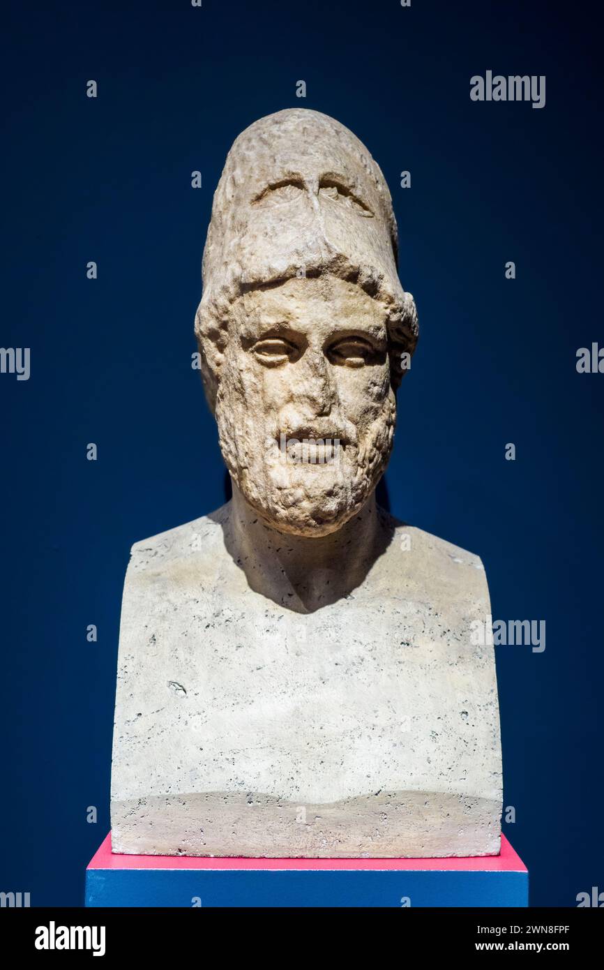 Statue of pericles hi-res stock photography and images - Alamy