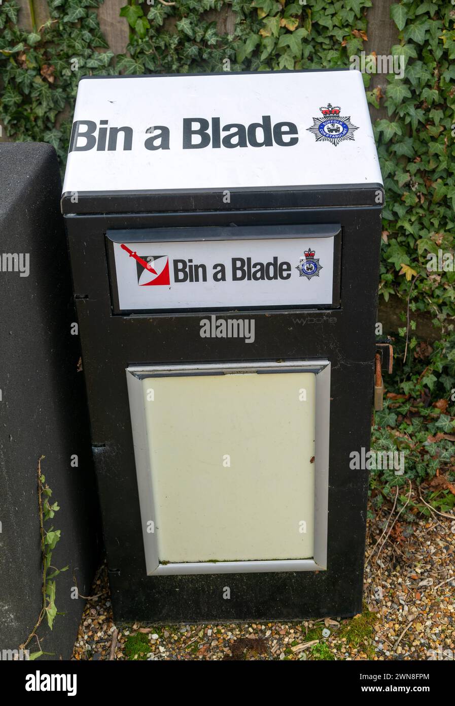 Bin a blade hi-res stock photography and images - Alamy