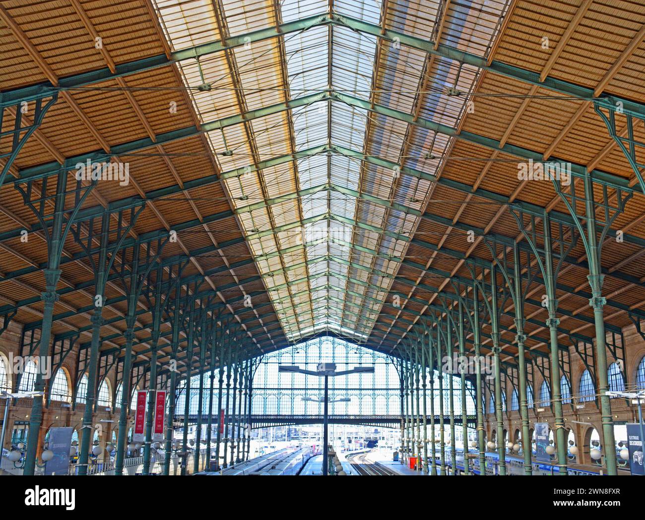 Mainline paris railway hi-res stock photography and images - Alamy