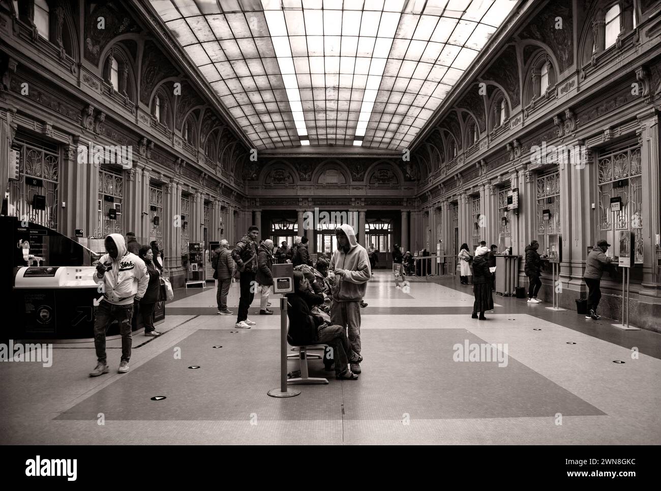 Vintage post office interior hi-res stock photography and images - Alamy