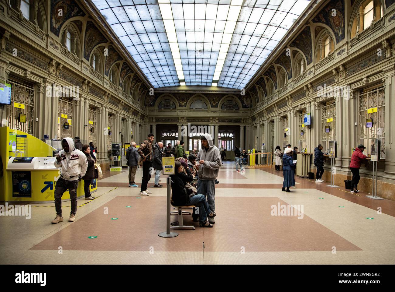 Vintage post office interior hi-res stock photography and images - Alamy