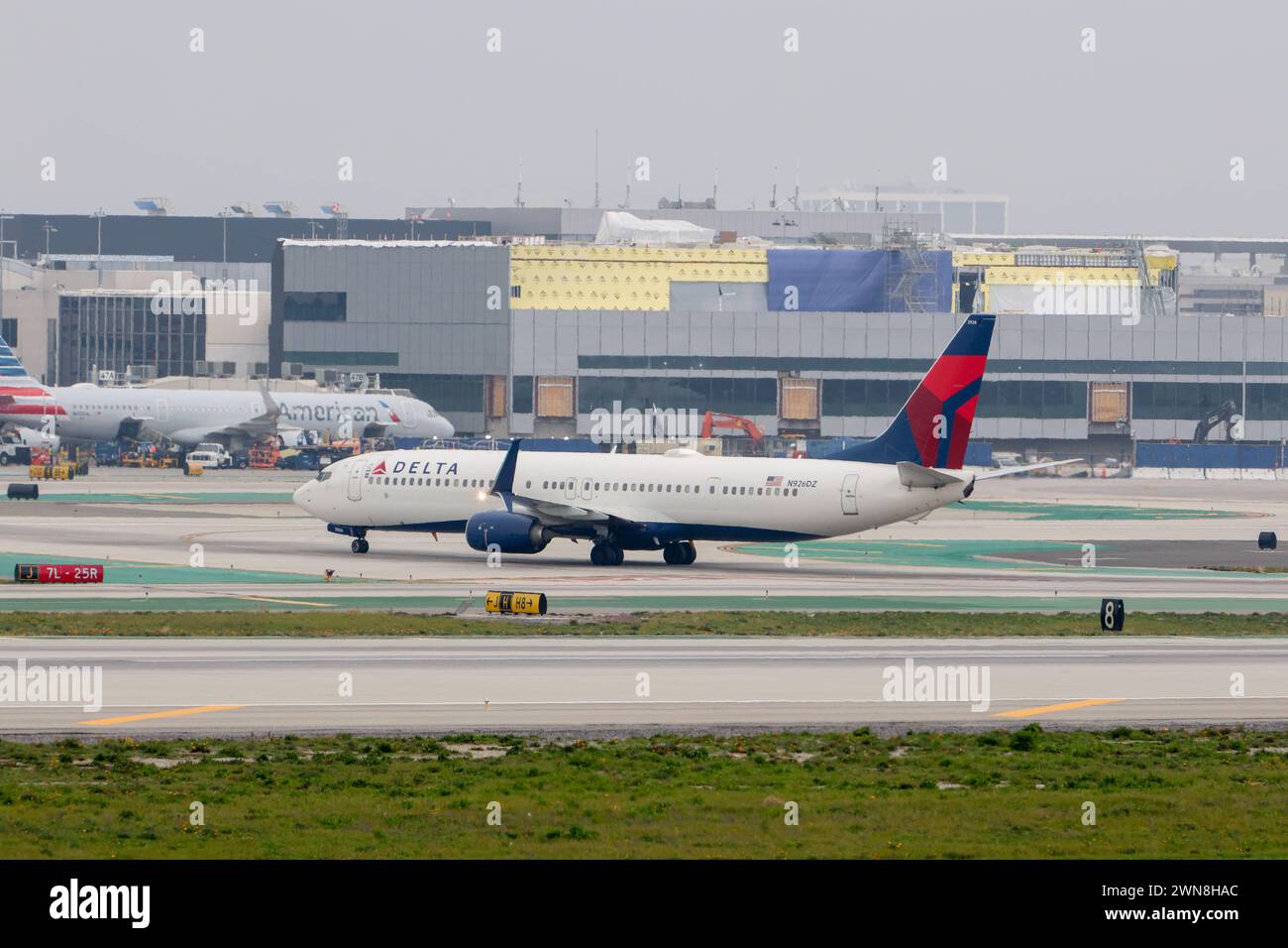 Boeing 737 932er hi-res stock photography and images - Alamy