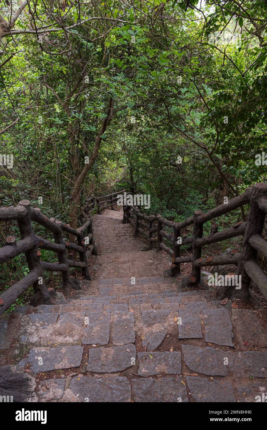 Guard rails hi-res stock photography and images - Alamy