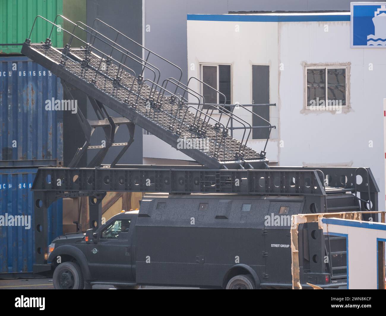 Abu dhabi police car hi-res stock photography and images - Alamy