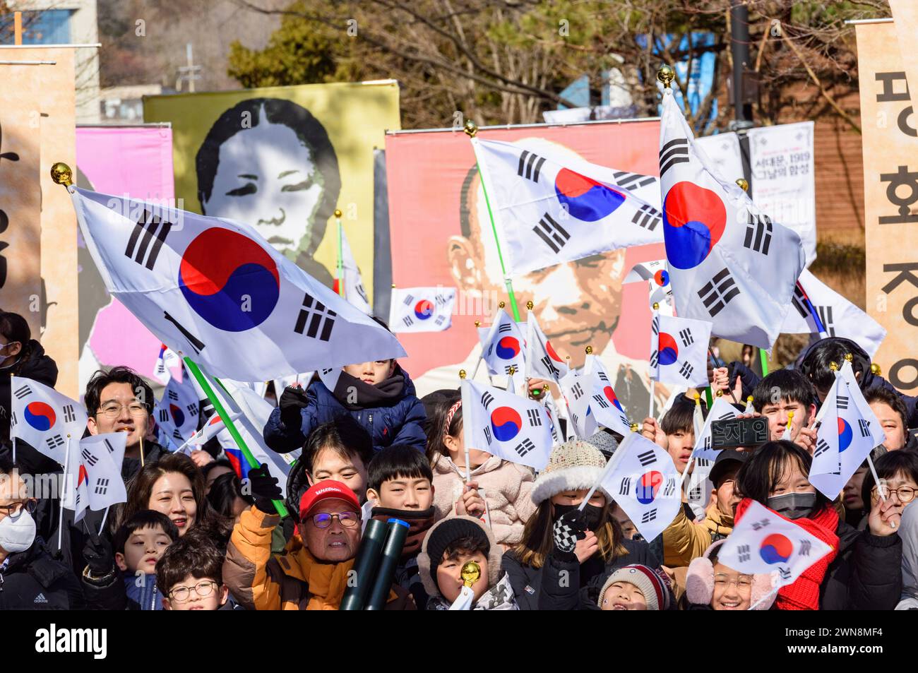 Seoul, South Korea. 01st Mar, 2024. South Koreans wave their national ...