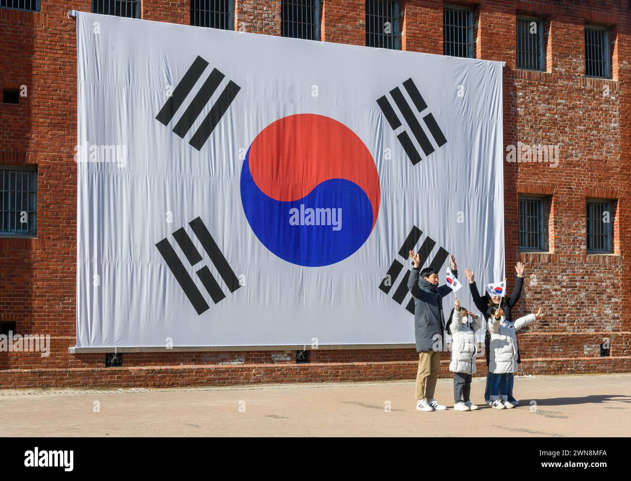 Seoul, South Korea. 01st Mar, 2024. A South Korean family takes ...