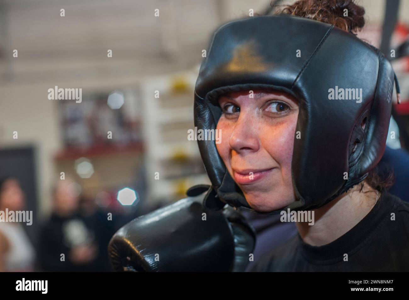 Girls boxing hi-res stock photography and images - Alamy