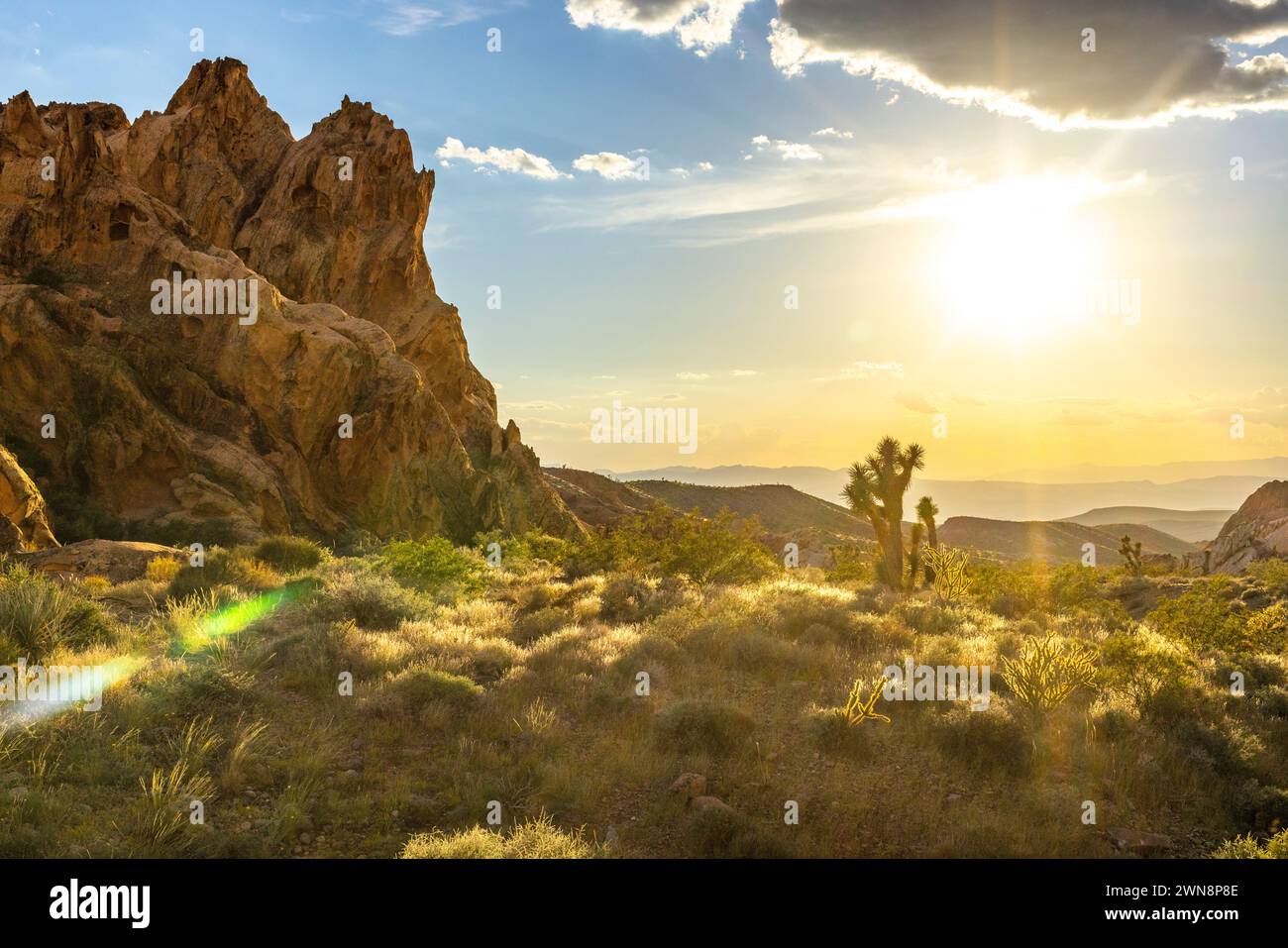 Sun setting over the desert Stock Photo - Alamy
