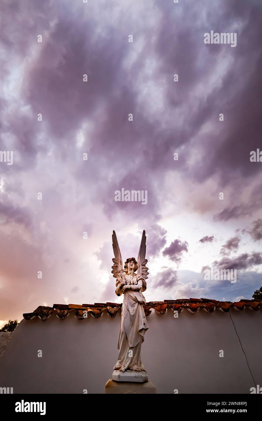 Silhouette angel statue cross hi-res stock photography and images - Alamy