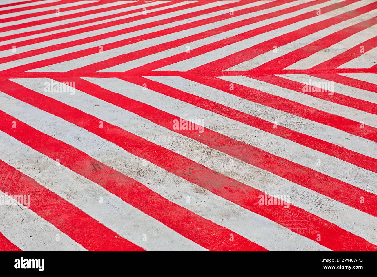 Red car with white stripes hi-res stock photography and images - Alamy