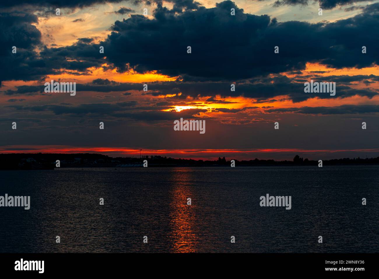 Light casting dramatic shadows hi-res stock photography and images - Alamy