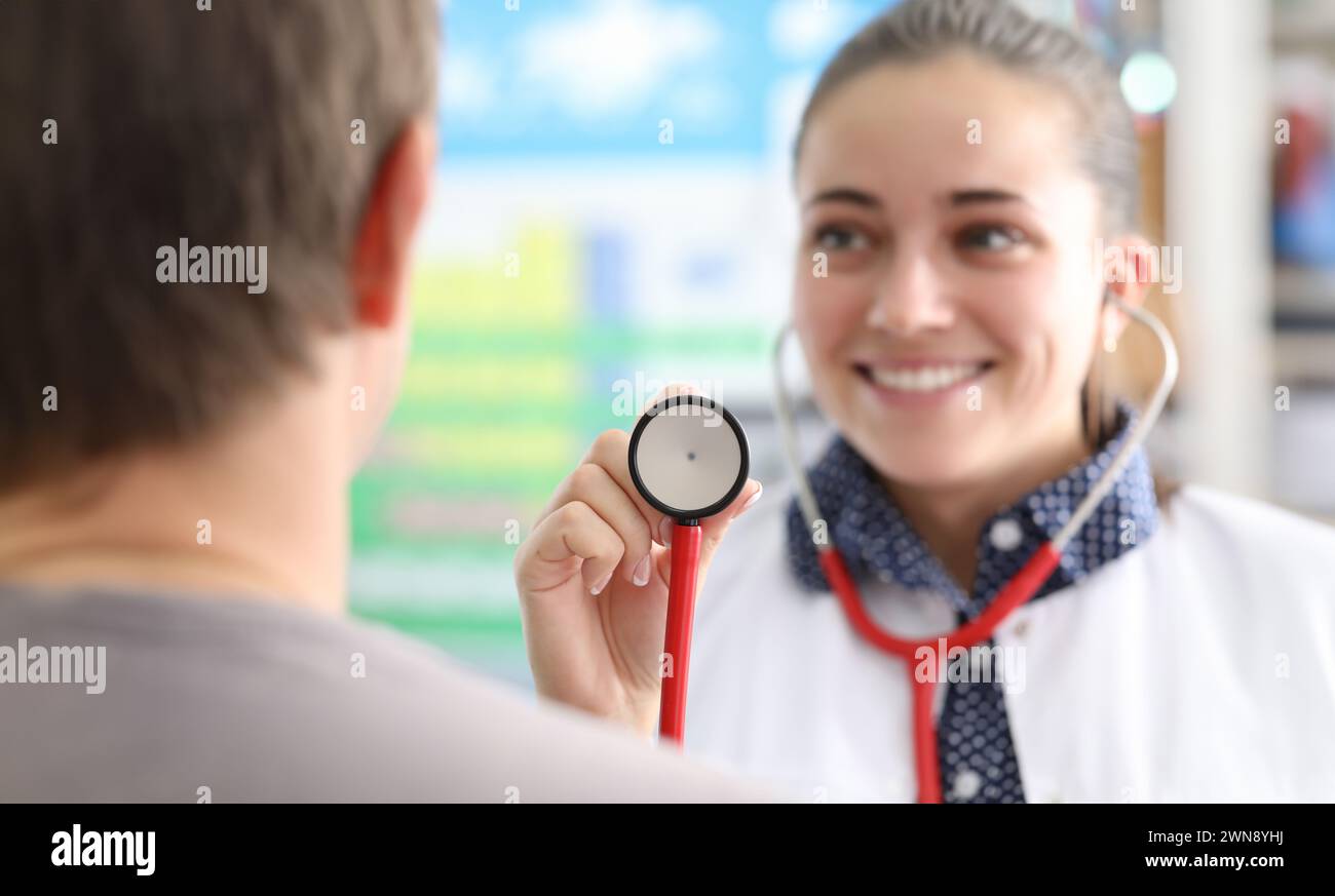 Female doctor shows patient stethoscope membrane Stock Photo - Alamy