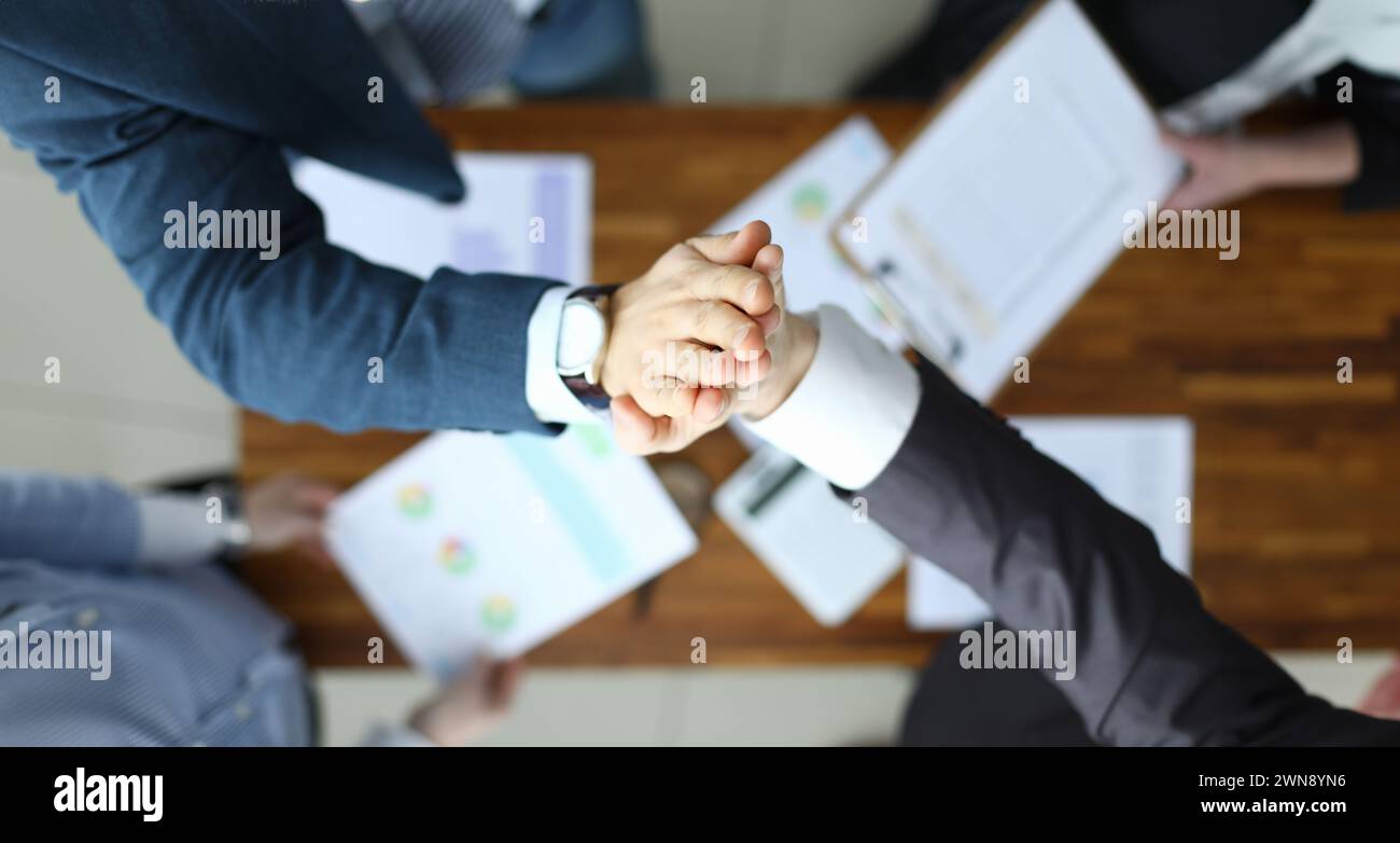 Five men in suits together hi-res stock photography and images - Alamy
