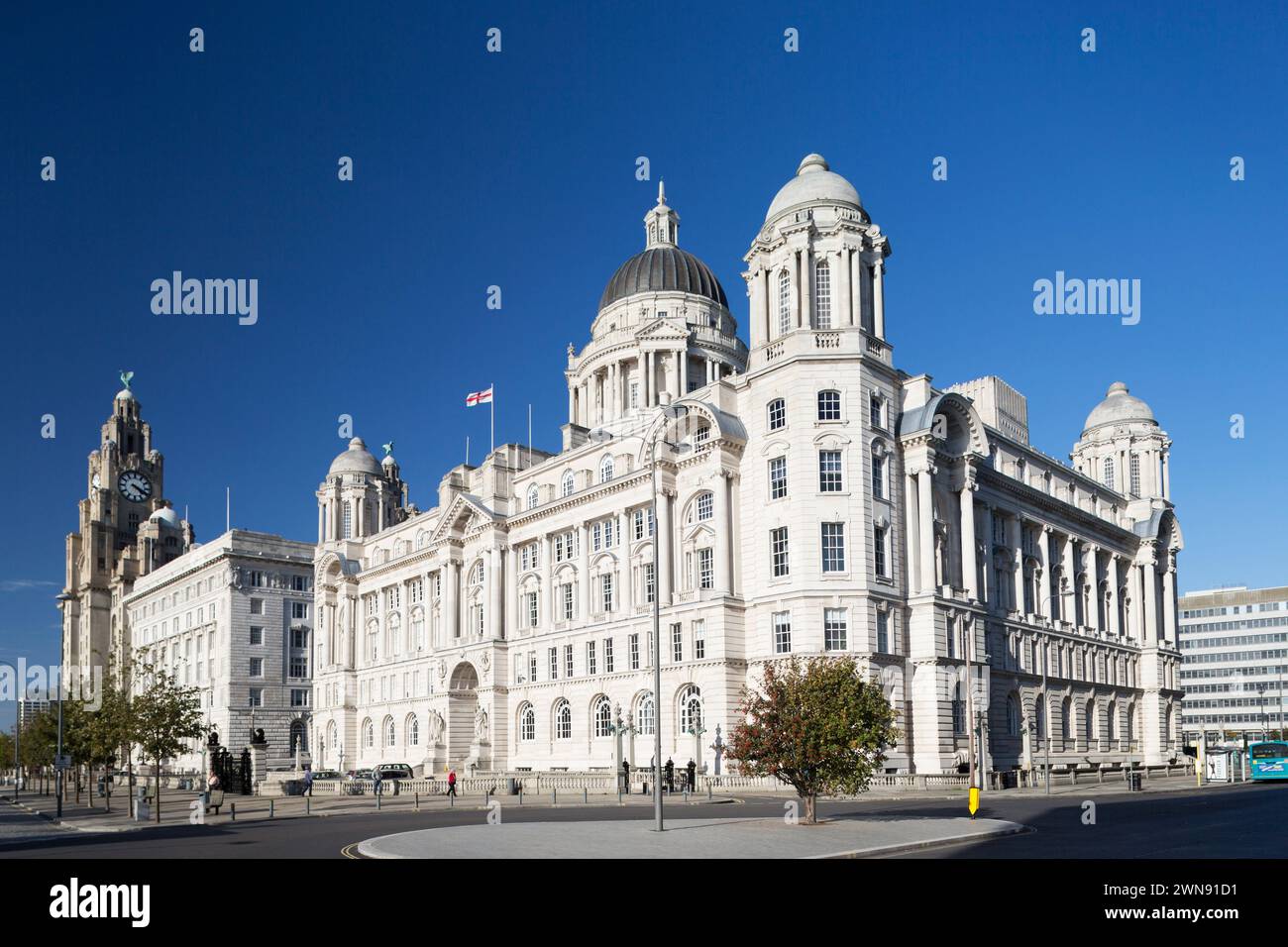 UK, Liverpool, the newly restored port of Liverpool building, beside ...
