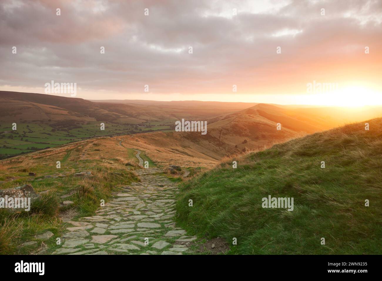UK, Peak District, the great ridge from Mam Tor at sunrise Stock Photo ...