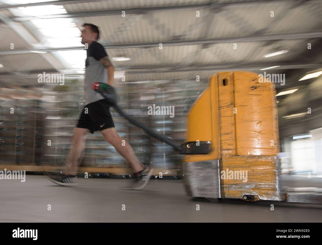 Long distance workforce hi-res stock photography and images - Alamy