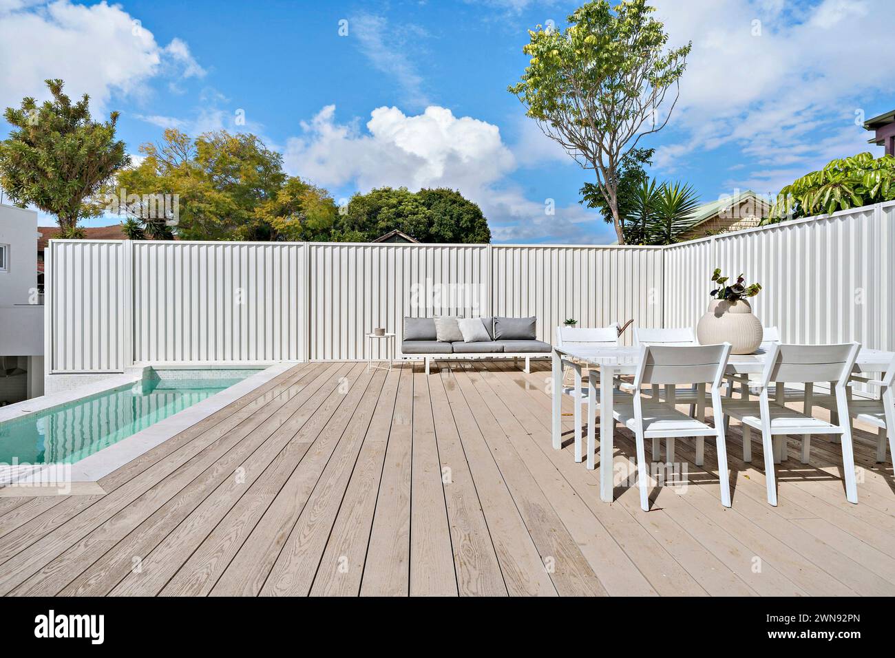 Empty pool area hi-res stock photography and images - Alamy