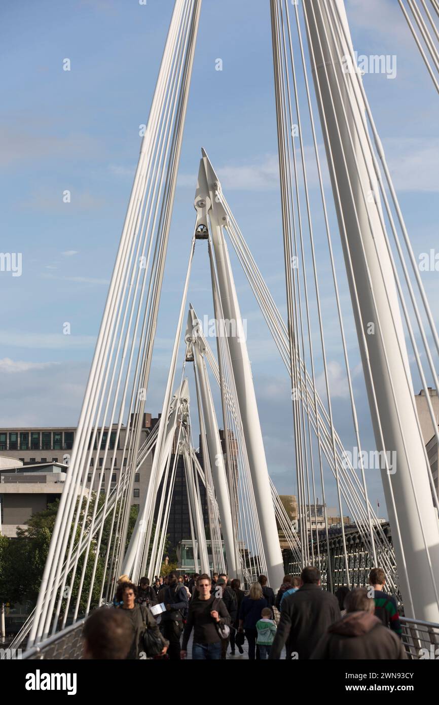 UK, London, the pedestrian Golden Jubilee bridge Stock Photo - Alamy