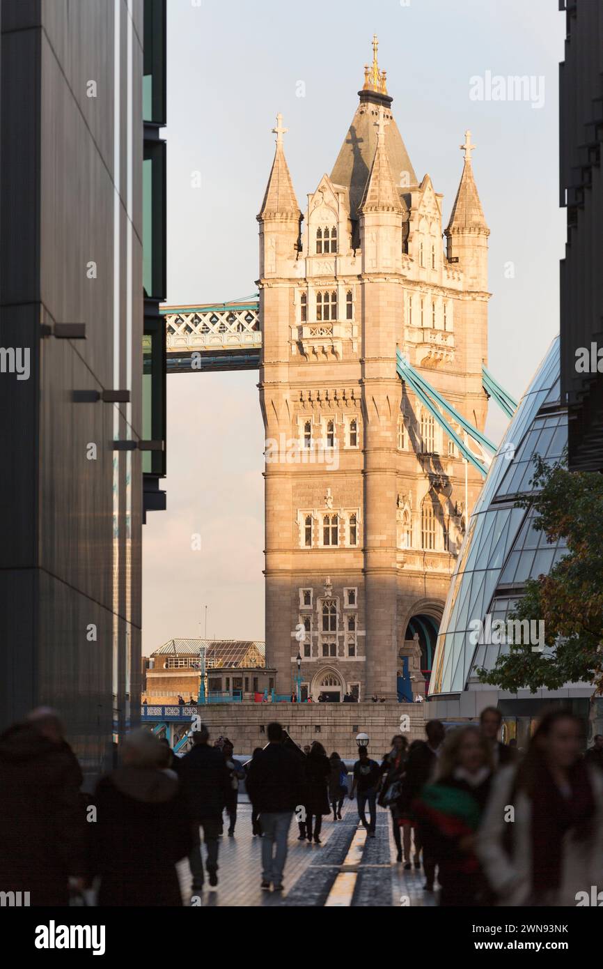 Tower bridge street view hi-res stock photography and images - Alamy