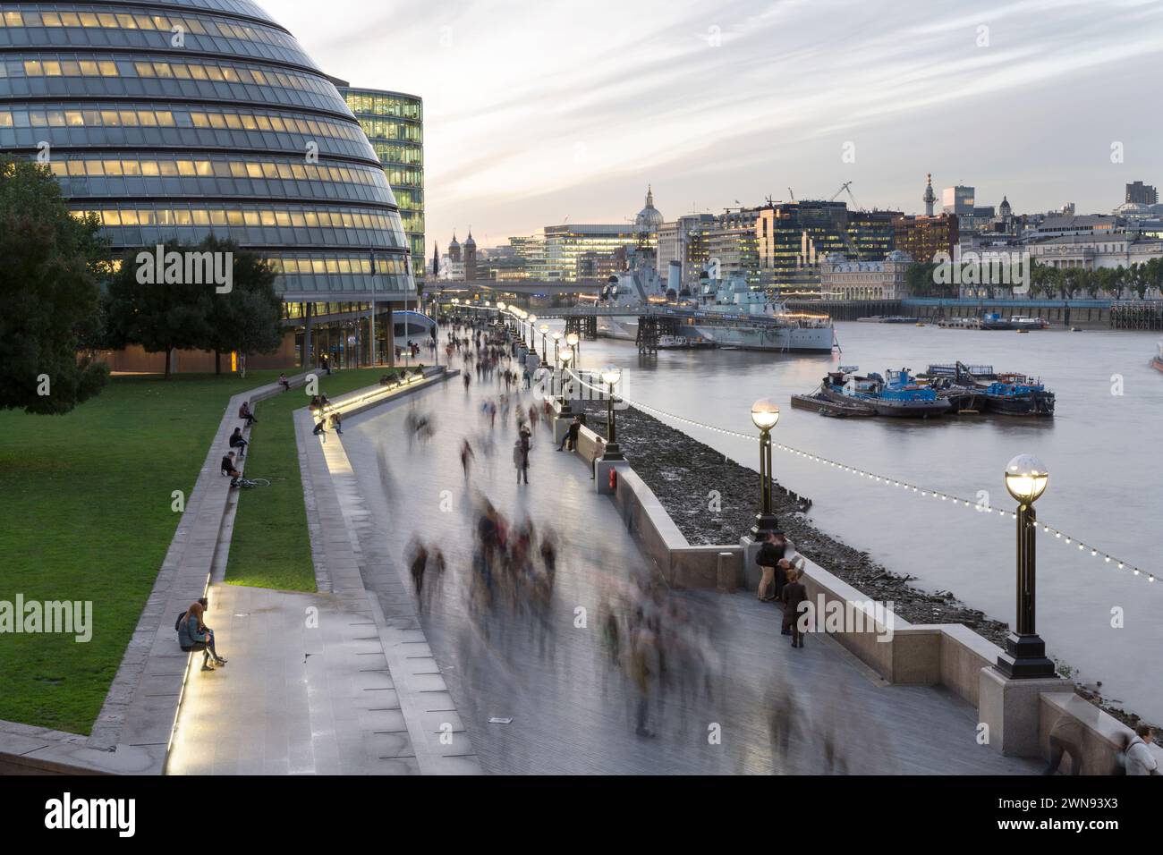 Queens walkway hi-res stock photography and images - Alamy