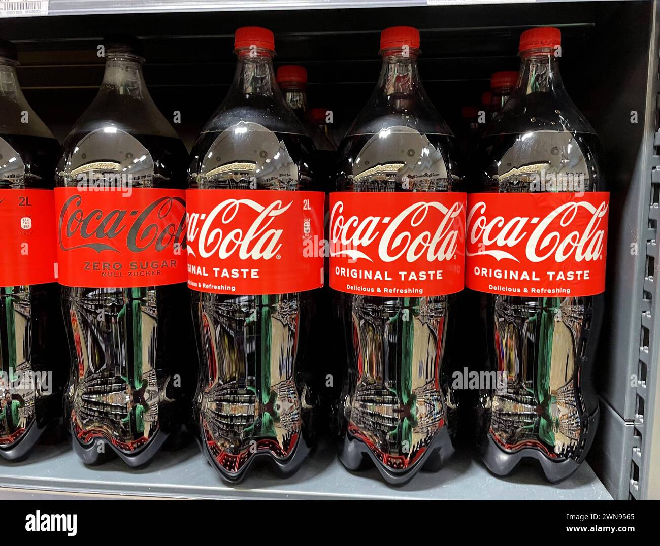 Bayern, Deutschland 01. März 2024: Hier der Blick im Supermarkt ...