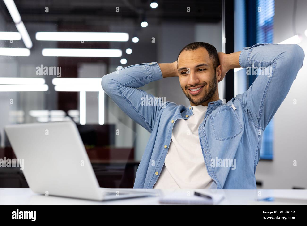 Serene office atmosphere hi-res stock photography and images - Alamy