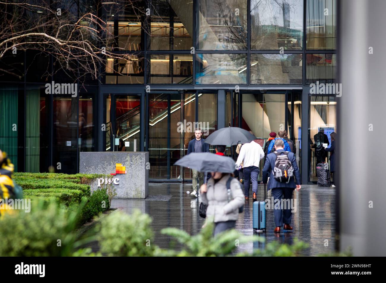 More london pwc price waterhouse hi-res stock photography and images ...