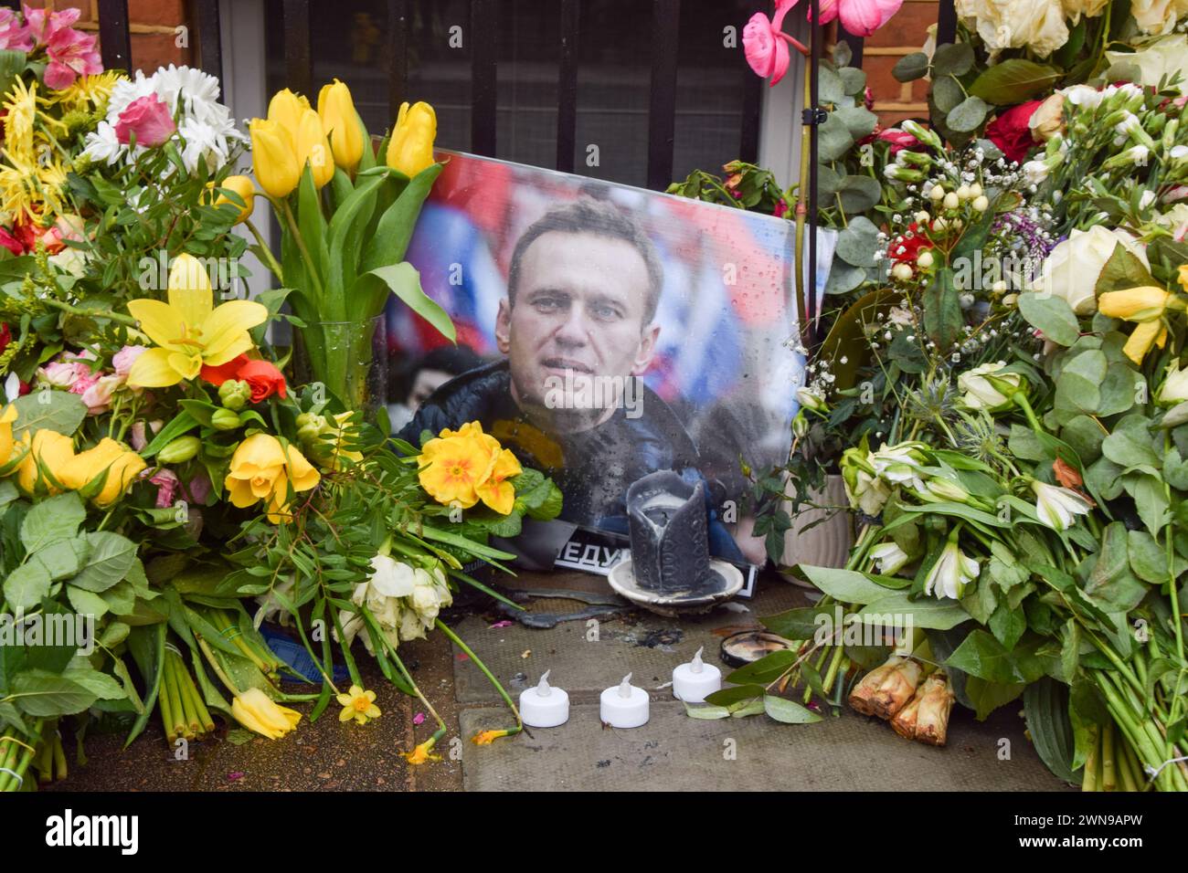 London, UK. 1st March 2024. Supporters of Alexei Navalny continue to ...