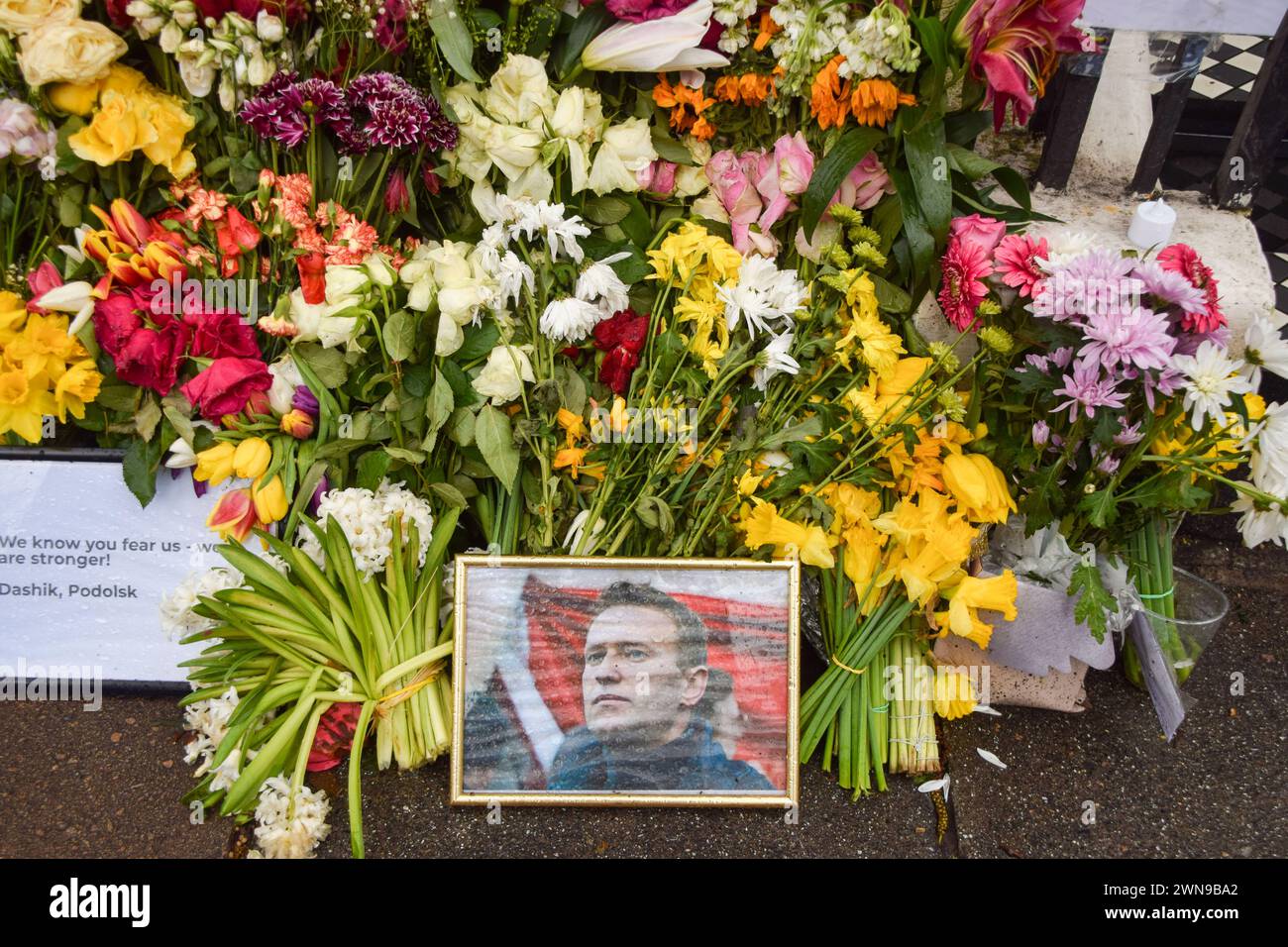Alexei navalny memorial london hi-res stock photography and images - Alamy