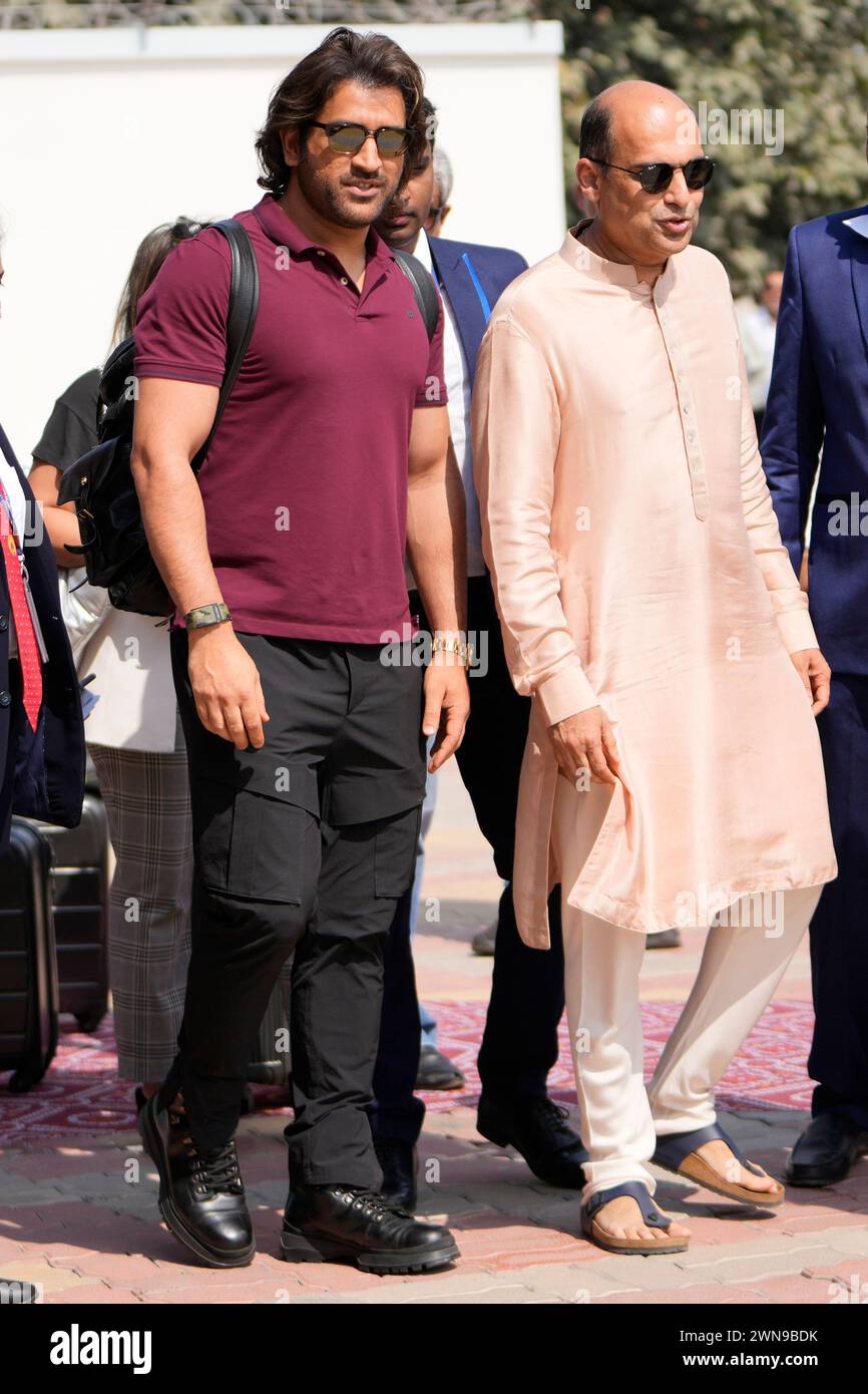 Indian cricketer Mahendra Singh Dhoni, left, arrives to attend a pre ...