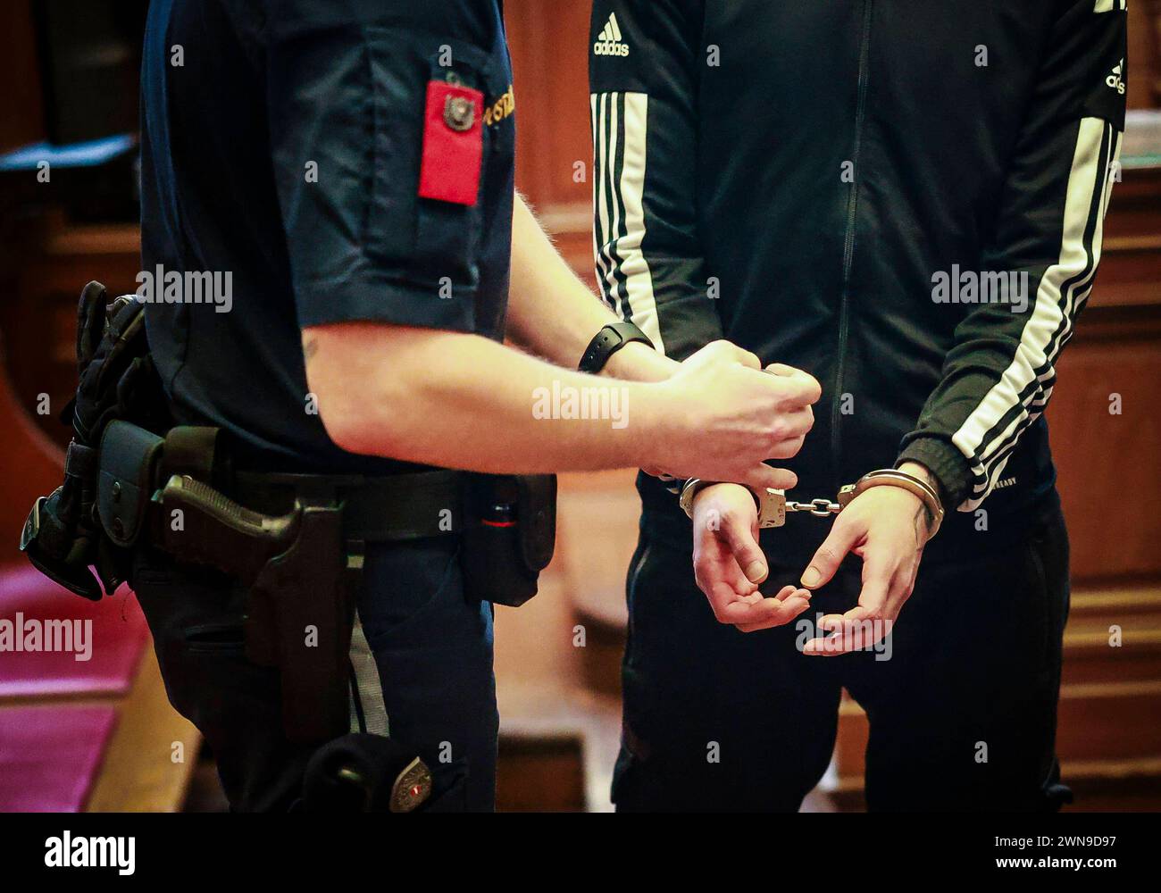 Handfessel hi-res stock photography and images - Alamy