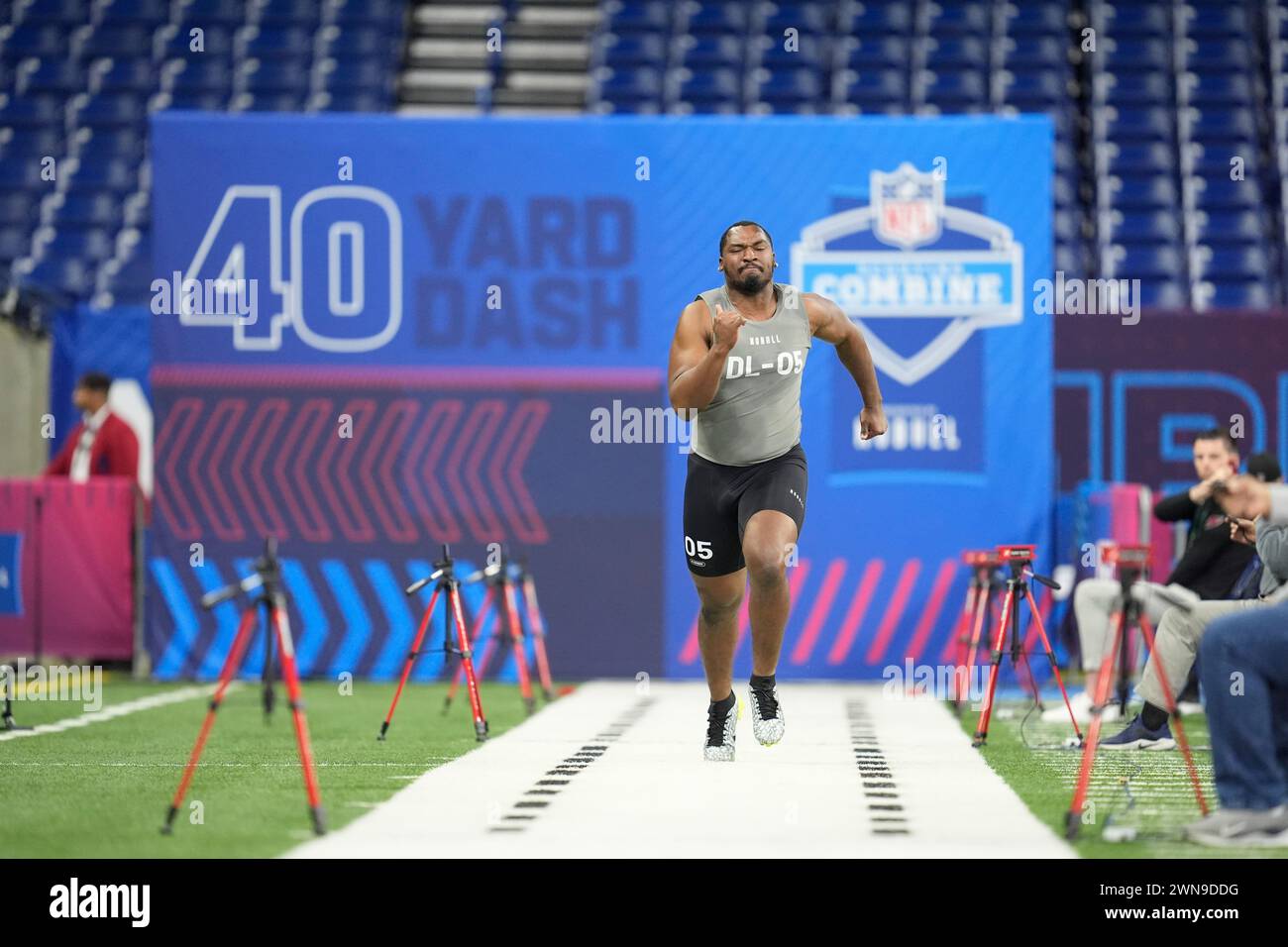 Alabama defensive lineman Justin Eboigbe runs the 40-yard dash at the ...